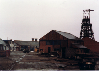 Eppleton Pit after closure 1986.jpg